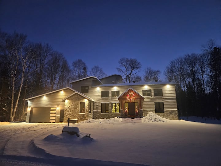 Casabella Muskoka Waterfront|hottub|sauna|firepit| - Bracebridge