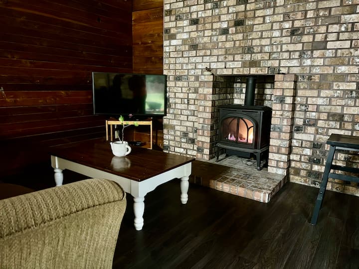 Grandpa’s Hideaway - Bowen Island