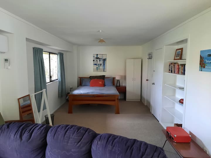 Relaxed Hideaway Close To Beach - Hahei