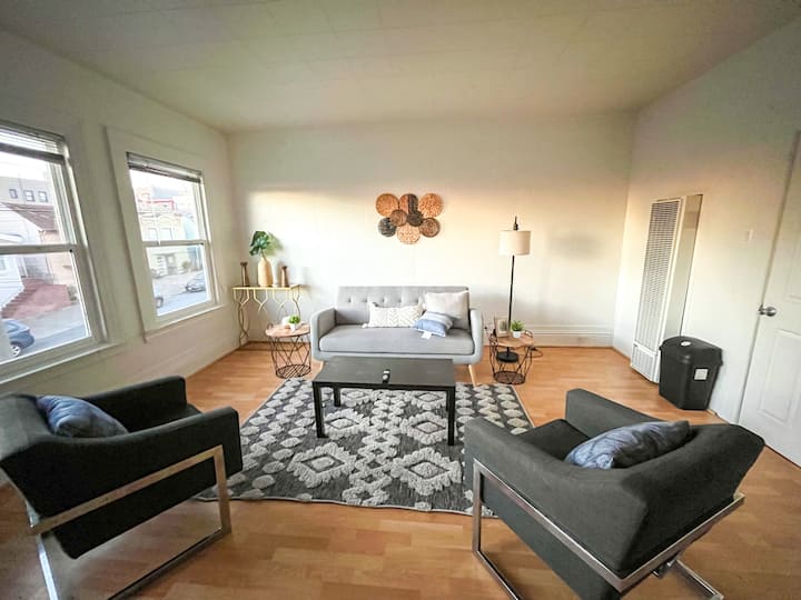 Charming Top-floor Suite - Sausalito, CA