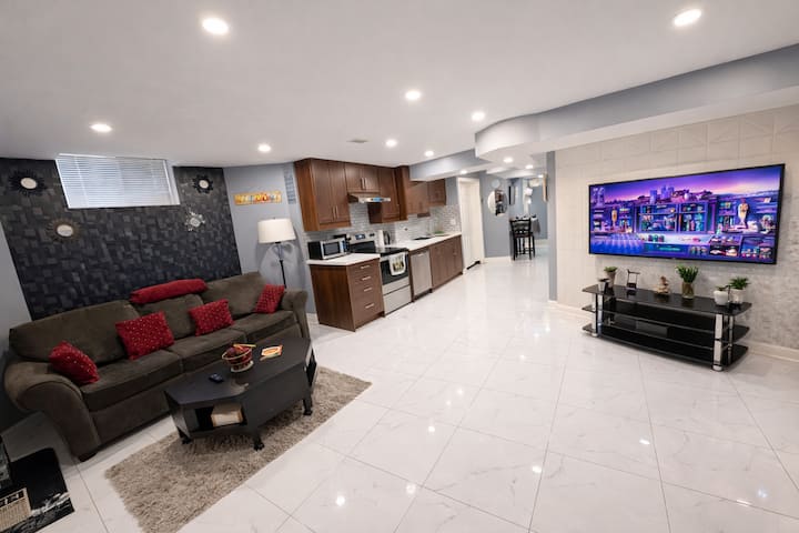 Modern 2br Suite | 2bath | Private Entry & Parking - Ajax