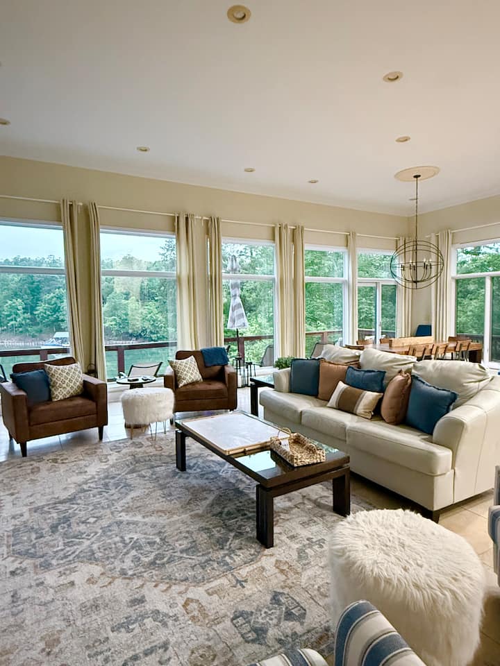Lakefront, Spacious, Quiet Cove, Lily Pad & Kayaks - Lake Martin, AL