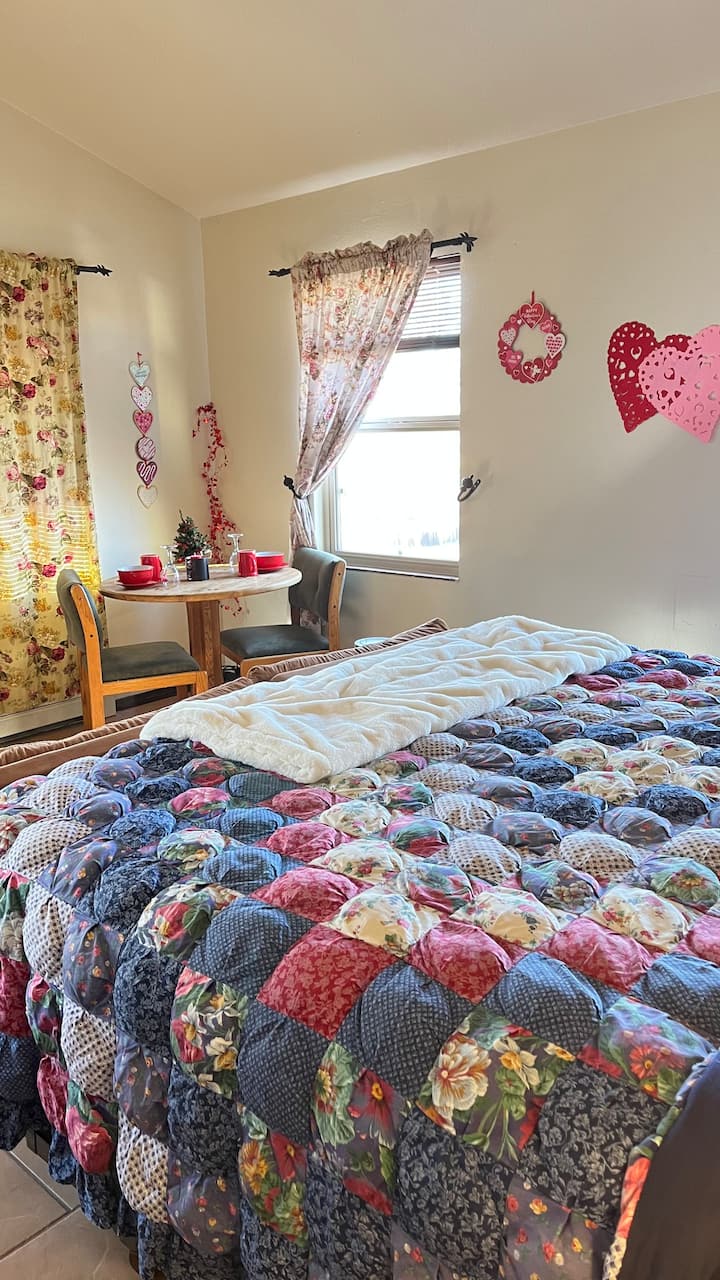 Zia’s 2nd Floor No Cleaning Fee - Albuquerque, NM