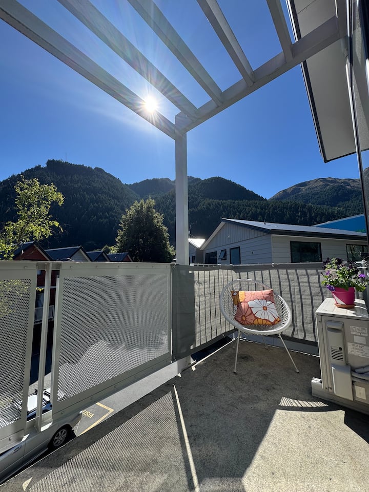 Private Room, Apartment Close To Town Centre - 皇后鎮