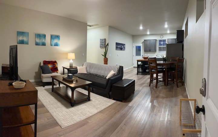 Spacious 6th Ave Apartment - Close To Everything! - Tacoma, WA