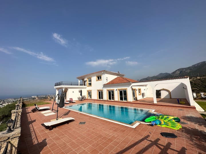 4-bedroom Villa In Bellapais - Kyrenia