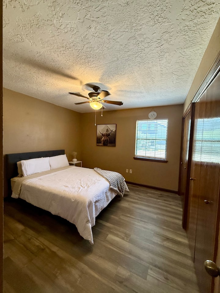 Modern 2br Townhome In Lawton ~ Suite 7d - Lawton, OK