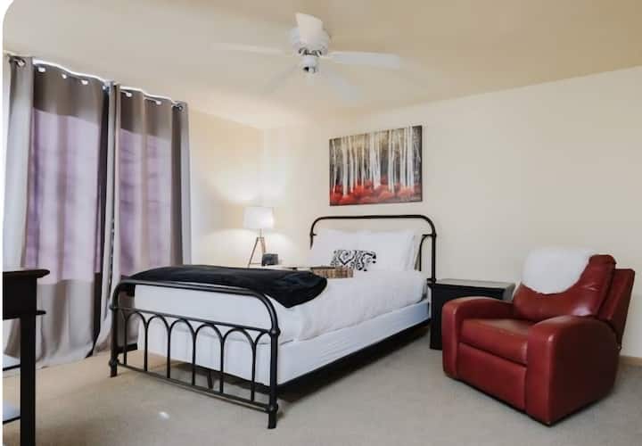 Chic Studio 5 - Omaha, NE