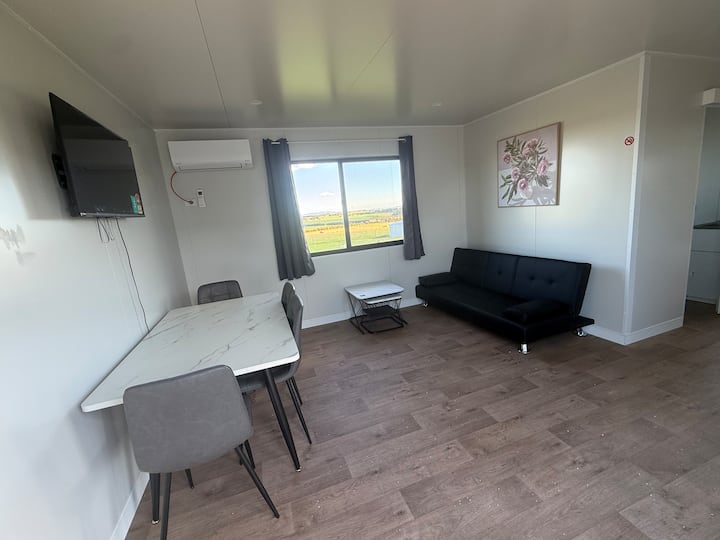 The Ember Lodge - The Sunset And Sunrise Haven - Goulburn