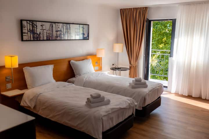 Cameră Etaj 2-4 Persoane · Ideal Echipe ·Chr Vista - Galați