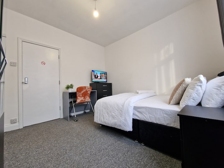 Nice Double Bedroom Knf4 - 萊斯特