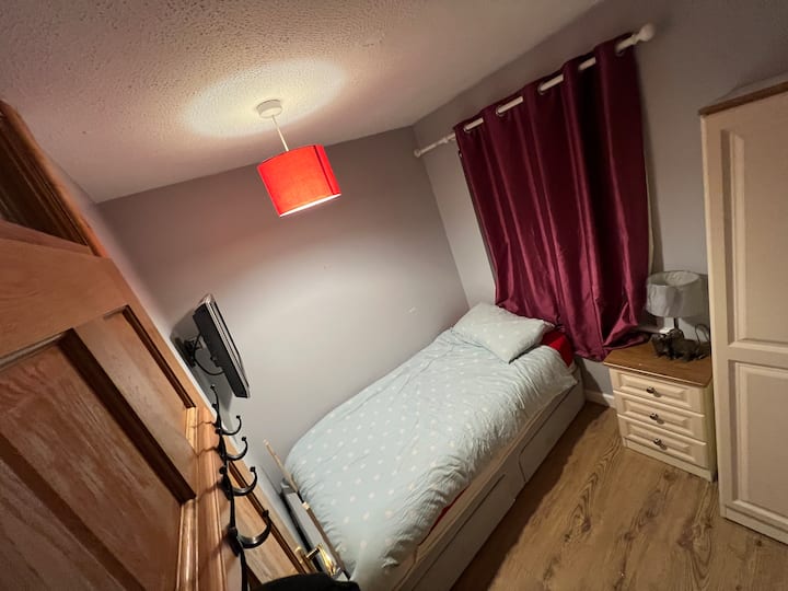 Single Box Room Convenient - Dublin, Ireland