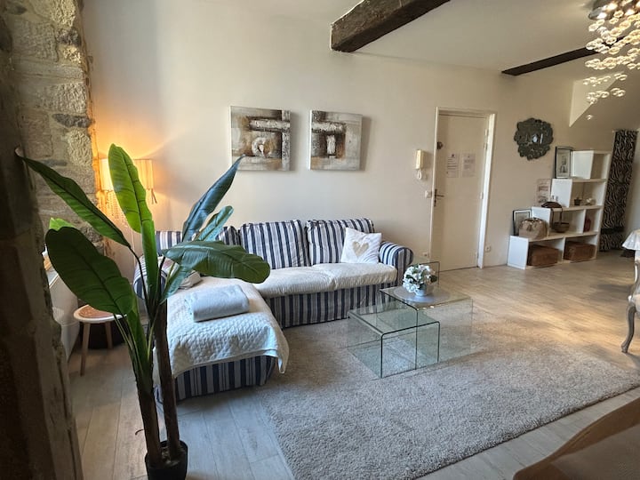 Le Havre De Pierre - 100m Port De Dinan, Parking - Dinan