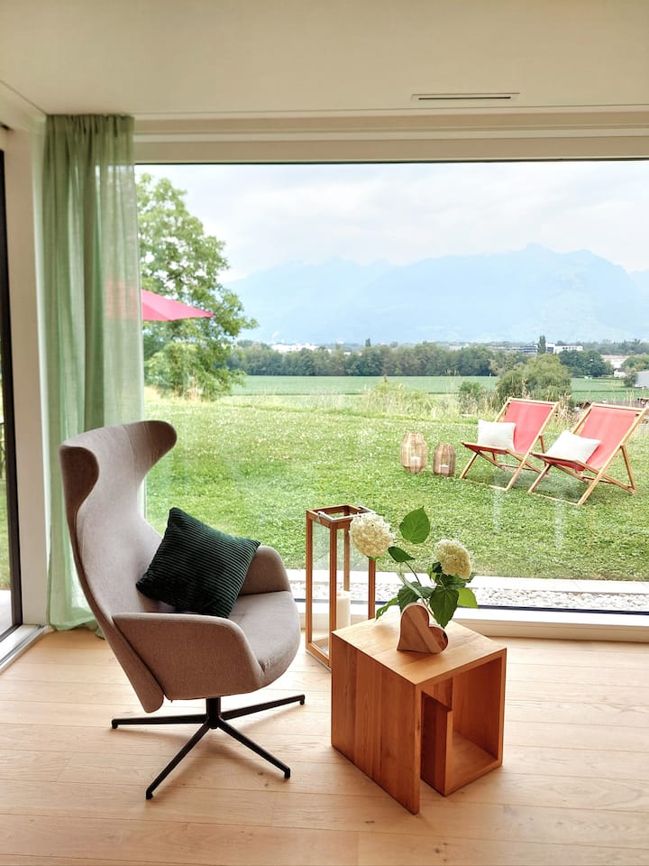 Herzli-suite Mit Bergpanorama-kino-aussenbadewanne - Liechtenstein