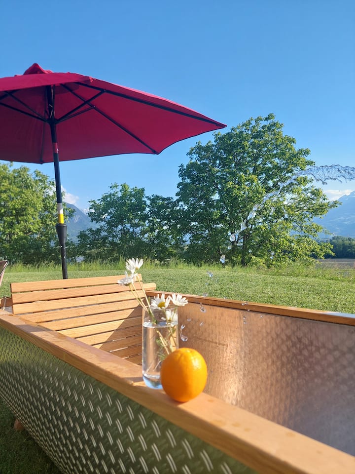 Herzli-suite Mit Bergpanorama-kino-aussenbadewanne - Liechtenstein