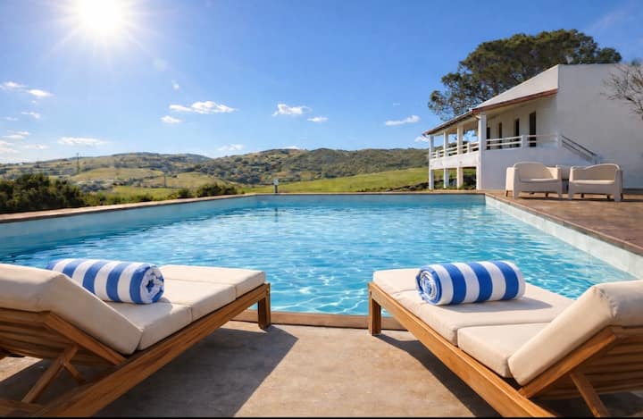 Country Property Sleeps 12, Pool, Ac Wifi & Views - Italia