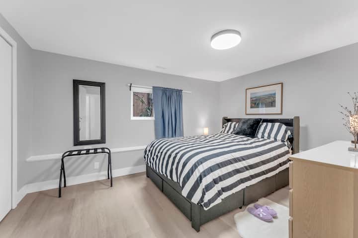 Kitsilano Retreat: Cozy 2-bedroom Getaway - Vancouver