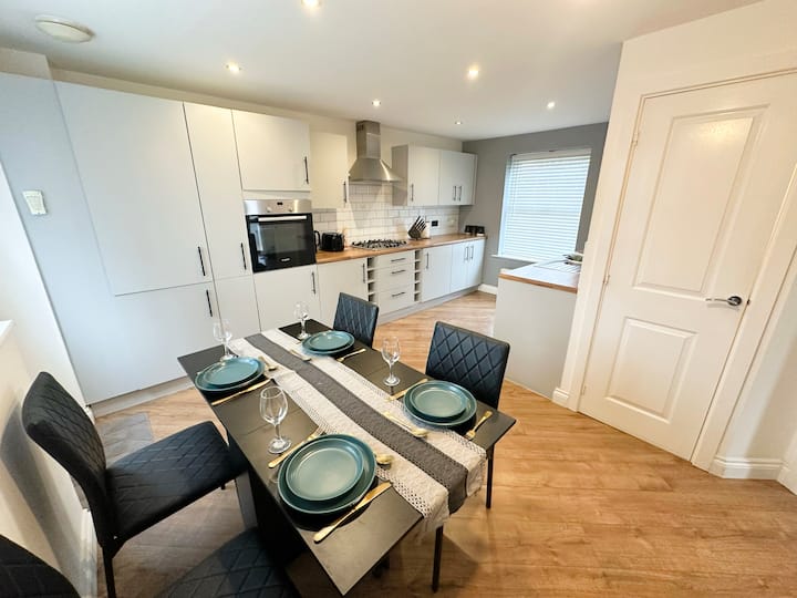 Luxurious Home Away From Home - Nuneaton