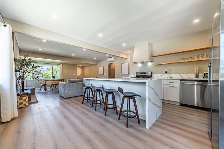 Spacious, Airy House In The City - Los Angeles, CA