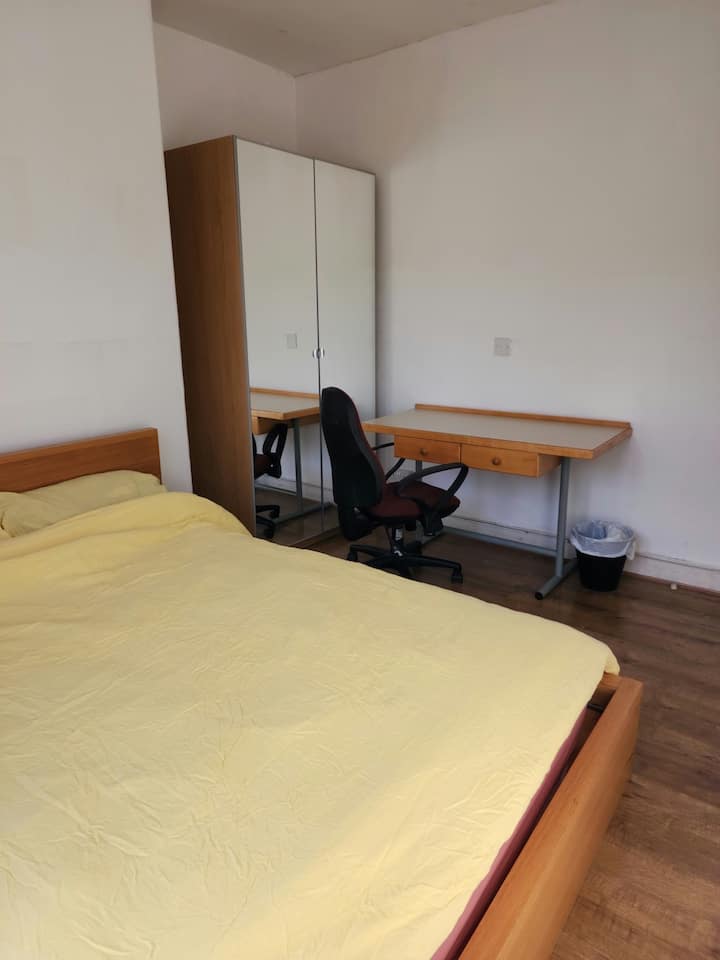 Budget Double Room, London Rd S2 - Rotherham