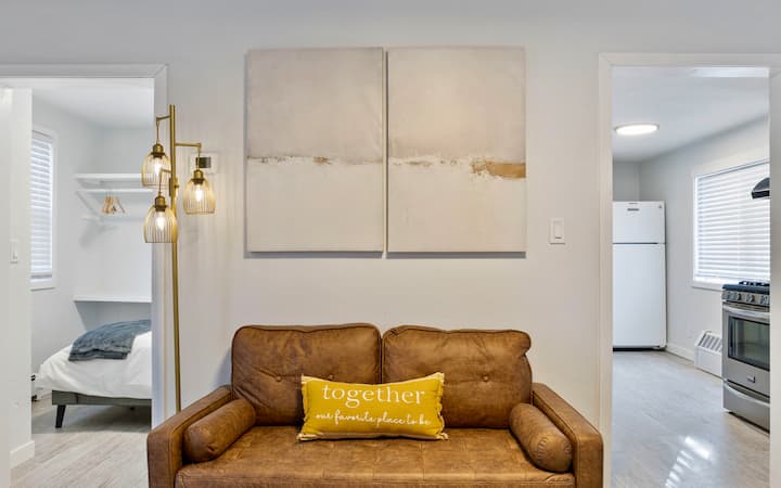 Modern & Cozy Stay In Madison - Madison, WI