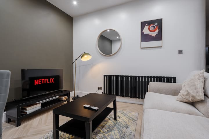 Modern House - Free Parking - 2x Bathrooms - Liverpool, UK