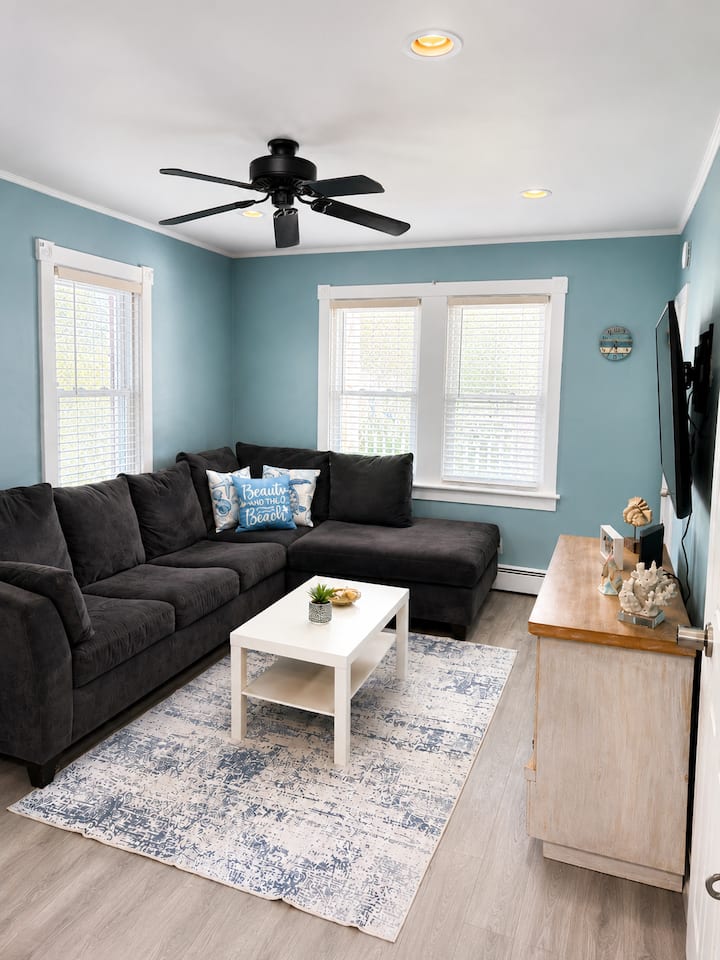 Renovated Beach Condo, 1 Block To The Beach - Wildwood, NJ