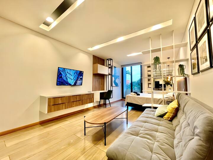 Studio Amplio Y Moderno Con Balcón En Equipetrol - Bolivia