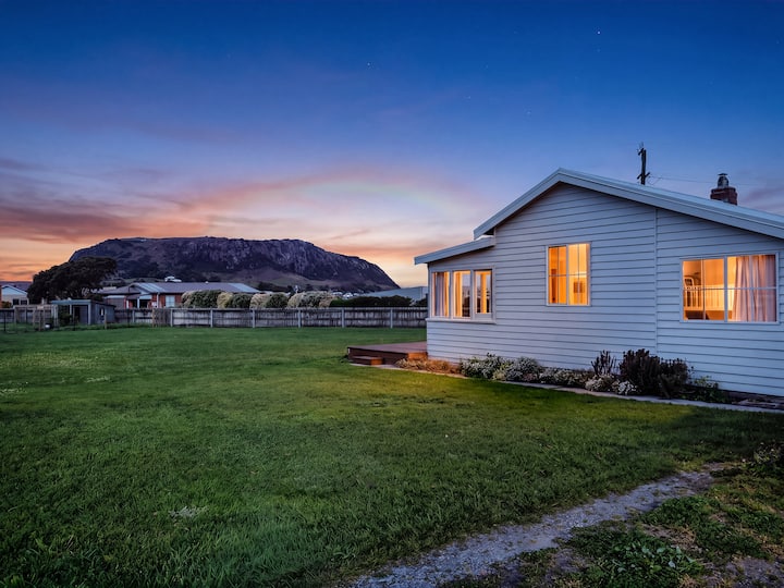 Charming Stanley Cottage On Private Half Acre - Tasmania