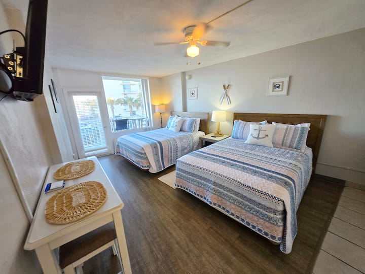 Beach Studio, 2 Beds, Balcony - Daytona 500 NASCAR