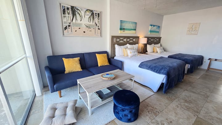 2 Full Beds - Balcony - 2 Pools - Beach View - Daytona Beach, FL