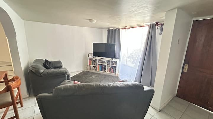 Casa Con 3 Dormitorios, 1 Baño, Patio, Cochera. - Iquique