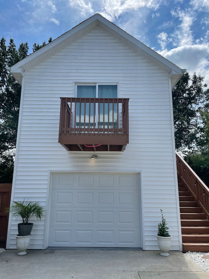 Studio Apartment - Murfreesboro, TN