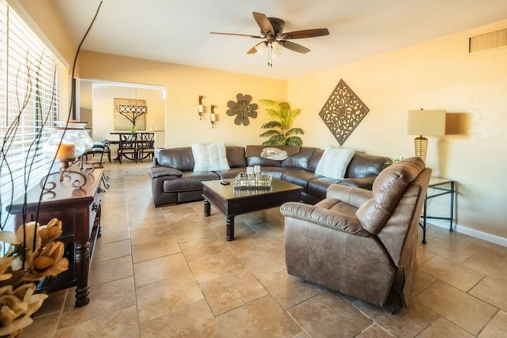 1 Queen Bedroom, Private Bath. - Tucson, AZ