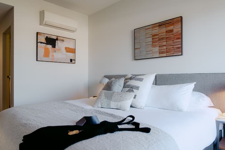 Adjoining 2 Bedroom 2 Bathroom Apartment & Balcony - Brooklyn