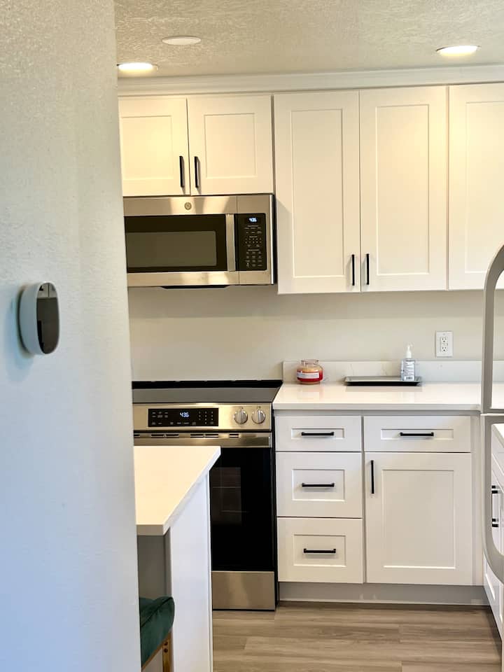Accessible Home With Roll In Shower - Oregon City, OR