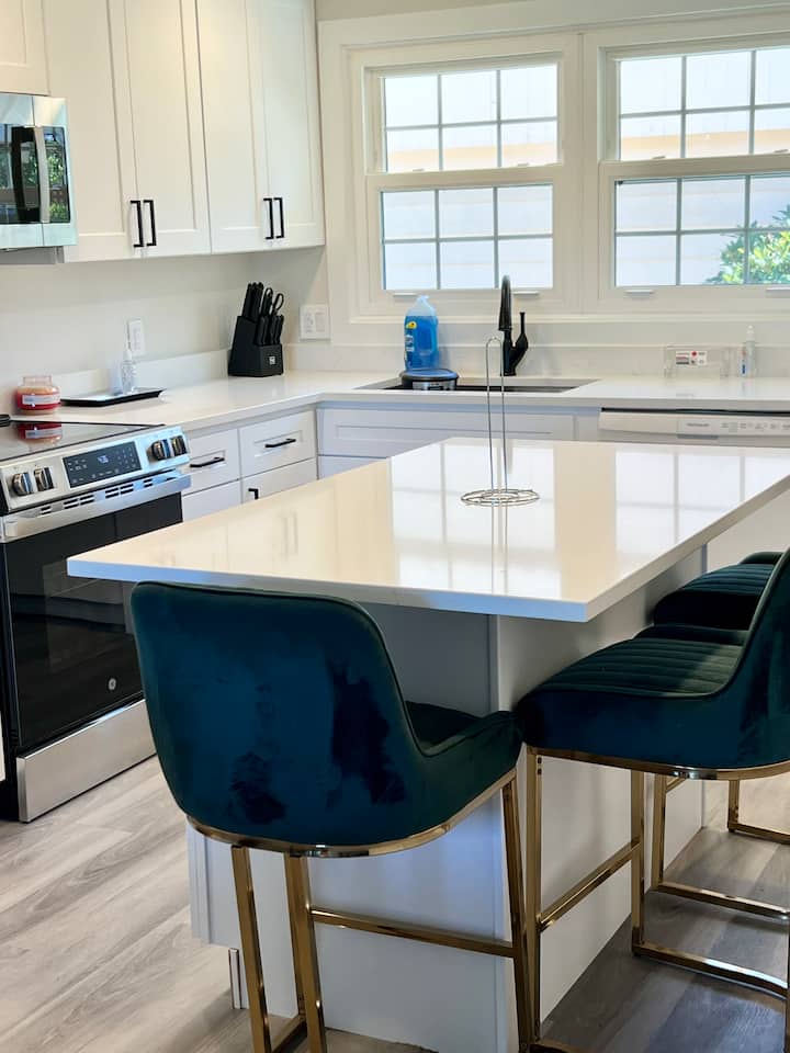 Accessible Home With Roll In Shower - Oregon City, OR