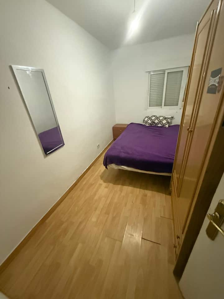 Vivimos Una Chica De 34 Y Yo - Boadilla del Monte