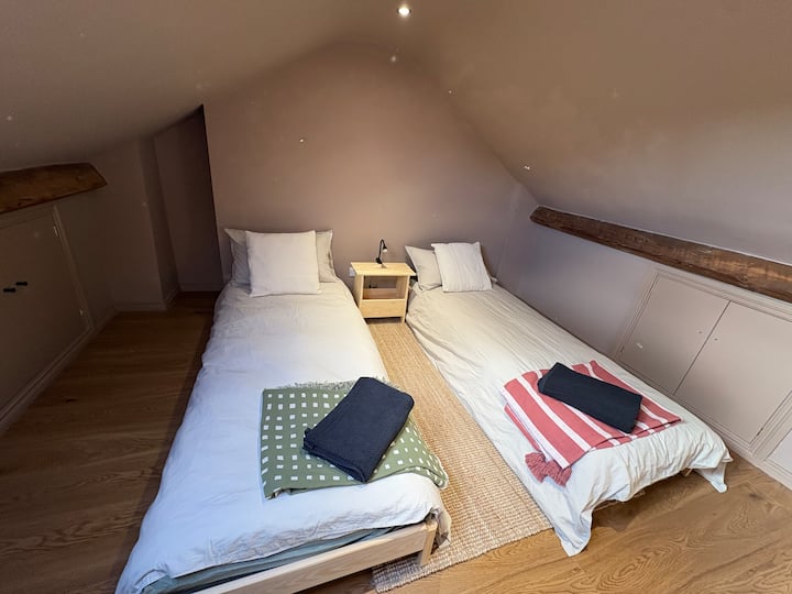 The Gable Room; Twin Attic Room - 貝爾法斯特