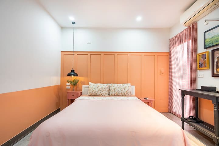 Rare Artistic European 3br, 5’ To Hoan Kiem Lake - Hanoi