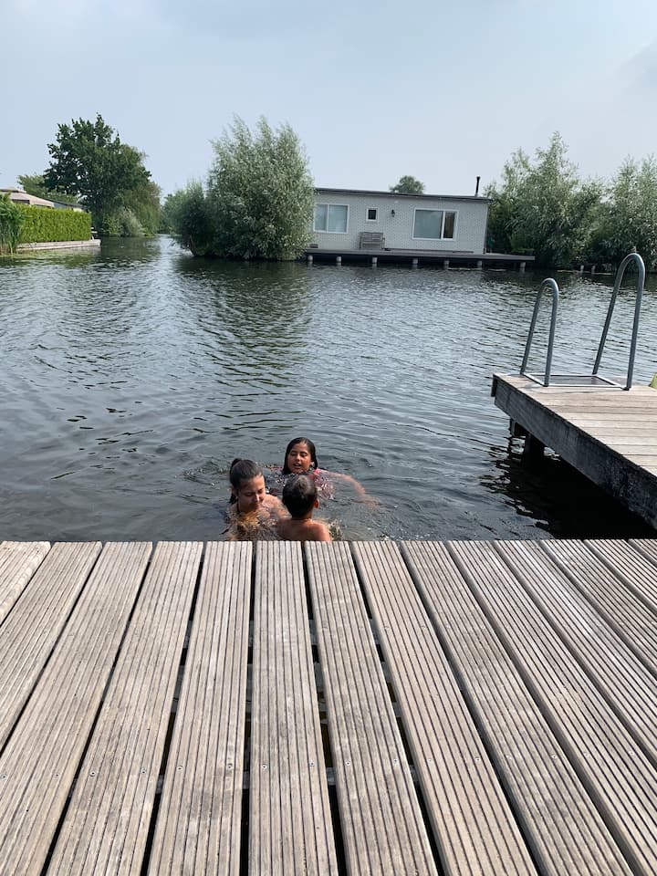Zwemmen Meteen Voor De Deur - Woerden