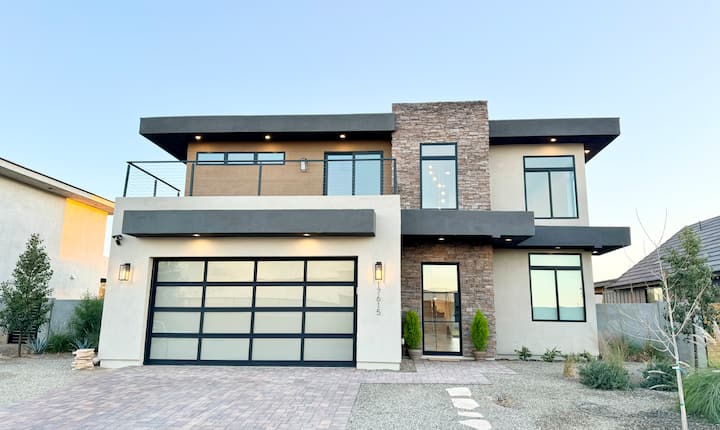 Modern Comfort With Spa - Gilbert, AZ