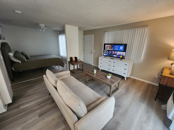 Entire Studio Close To Disney, Honda Center & More - Anaheim