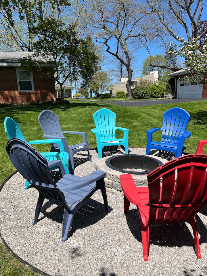 New! Sprawling Home - Lake Michigan Views -3br/2ba - Benton Harbor