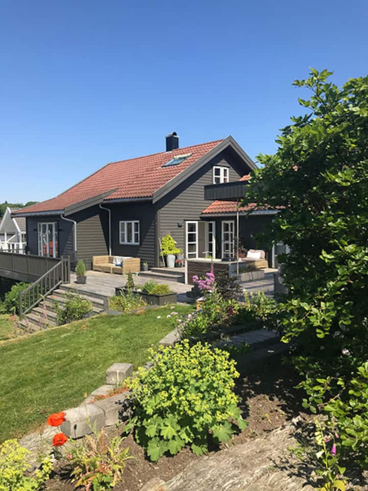 Hus  Med Koselig Hage Og Utsikt - Stavanger