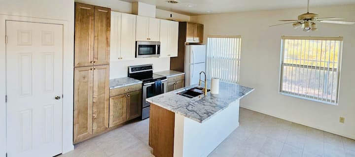 Gorgeous, Modern, Quiet, Gated Entrance, Pool - Tucson, AZ