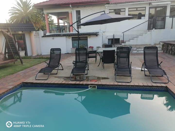 New Pool Apartment, Brand New, Great Reviews - Randburg