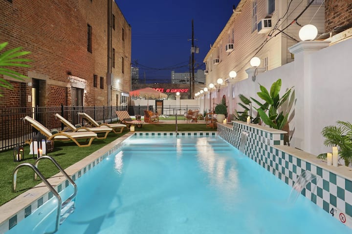 The Gisele: Pool! 4br/4ba For 8 | Streetcar Stop - New Orleans, LA