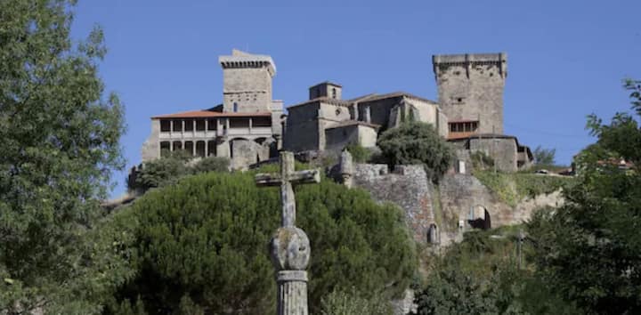 La Casa Del Castillo. - Galicia