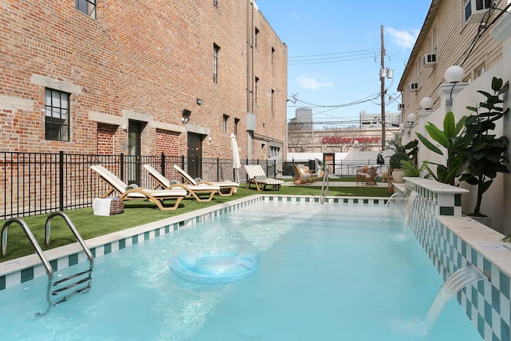 The Gisele: Pool! 4br/3ba For 8 | Streetcar Stop - New Orleans, LA